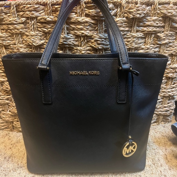 MICHAEL Michael Kors | Bags | Authentic Mk Leather Purse | Poshmark
